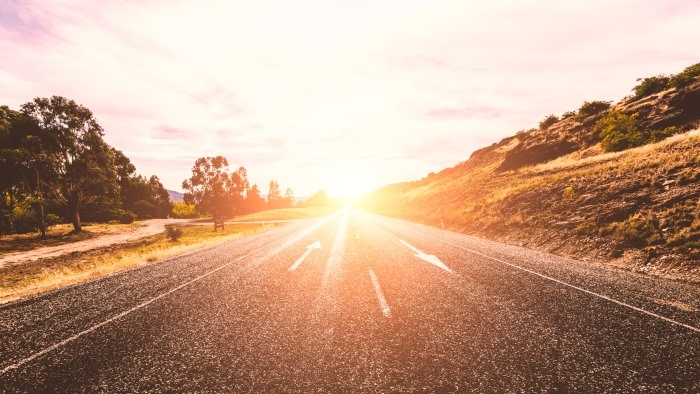 「out of the way」不擋路就「不礙事」 - 空中美語部落格